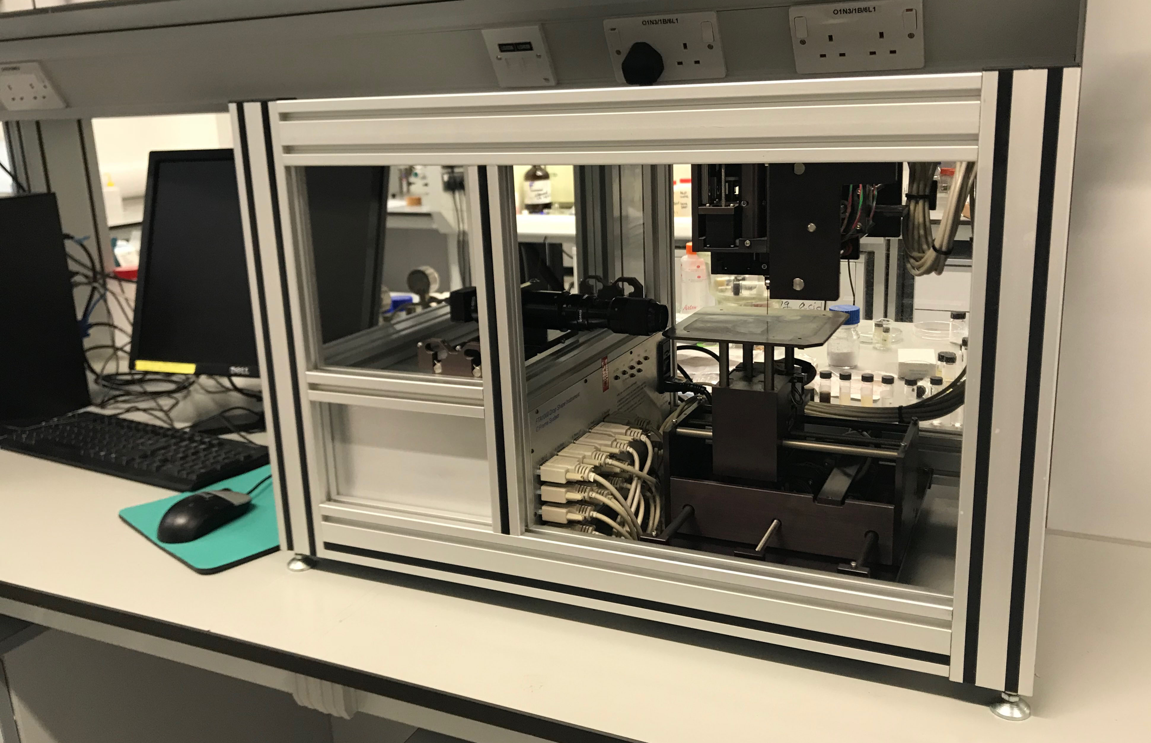 Surfaces and Interfaces Characterisation Suite | Photoactive Materials ...